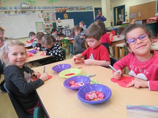À l'école Filteau, Les lutins de la Saint-Valentin sont au travail