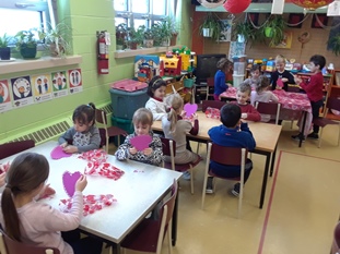 À l'école Filteau, Les lutins de la Saint-Valentin sont au travail